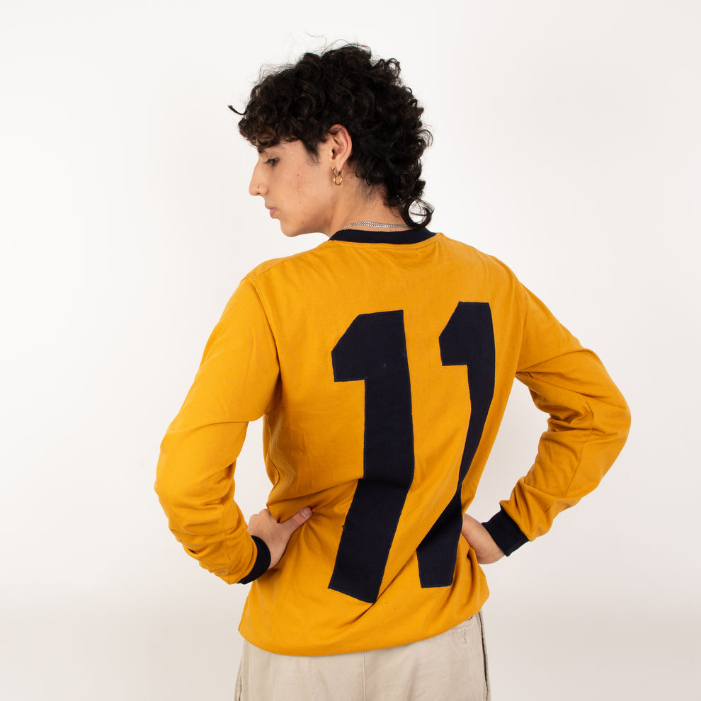 Jersey PUMAS Retro Número 11 – Estilo Clásico de Leyenda – Garra Azul